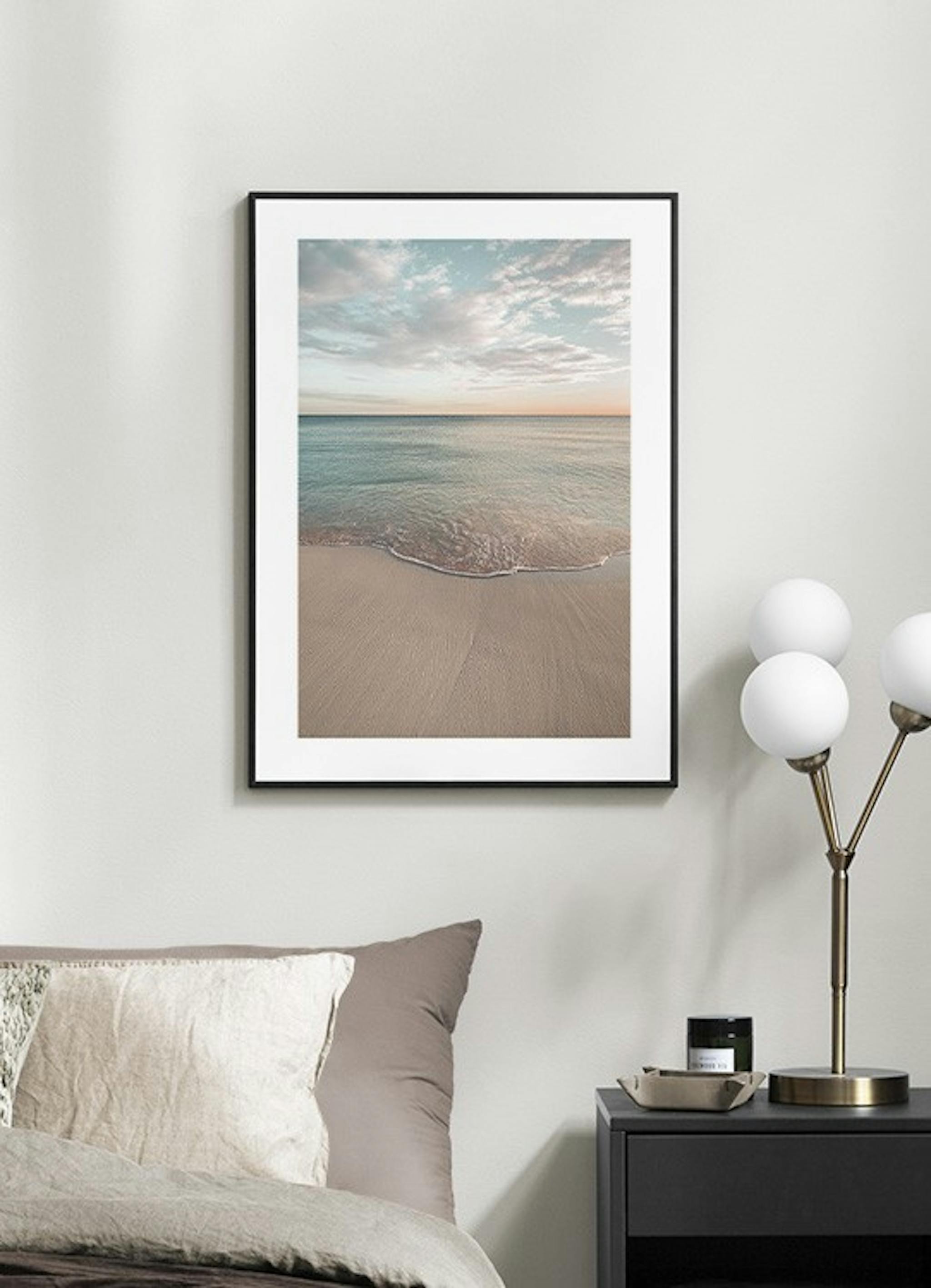 Calm Beach Poster - Rustige oceaan - desenio.nl