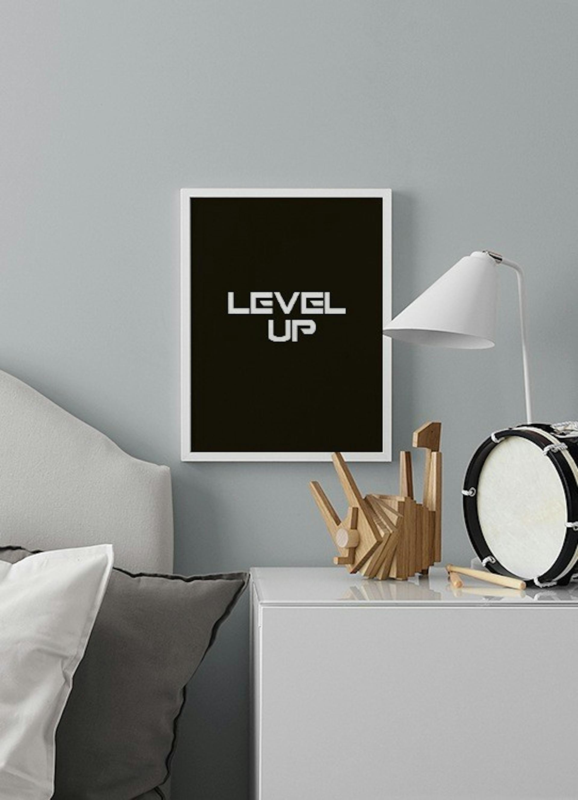 Level Up Poster - Poster de texto - Desenio.pt