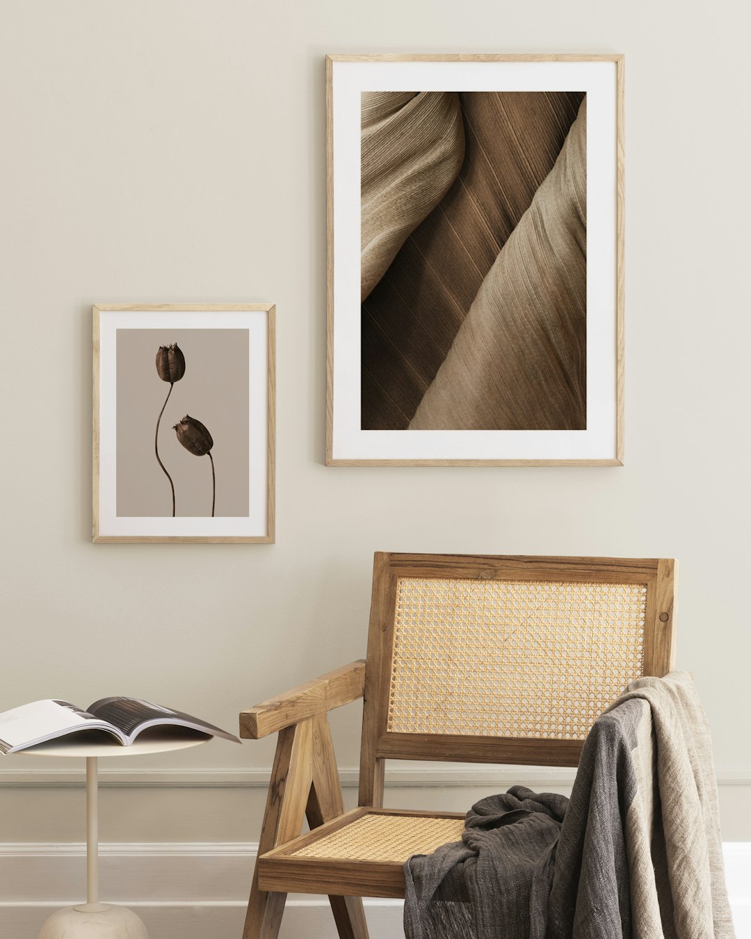 Brown Flowers Poster - Blumenpaar braun - desenio.de
