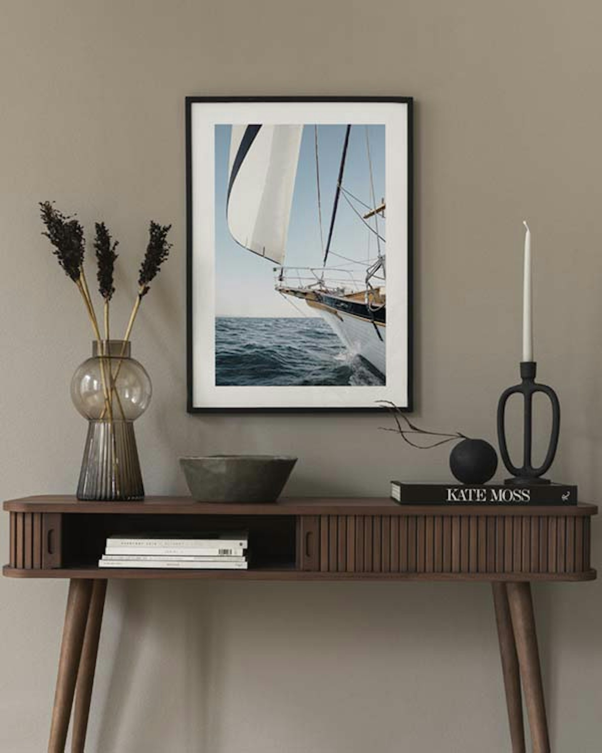 Sail the Sea Poster - Segelboot auf dem Meer - desenio.de