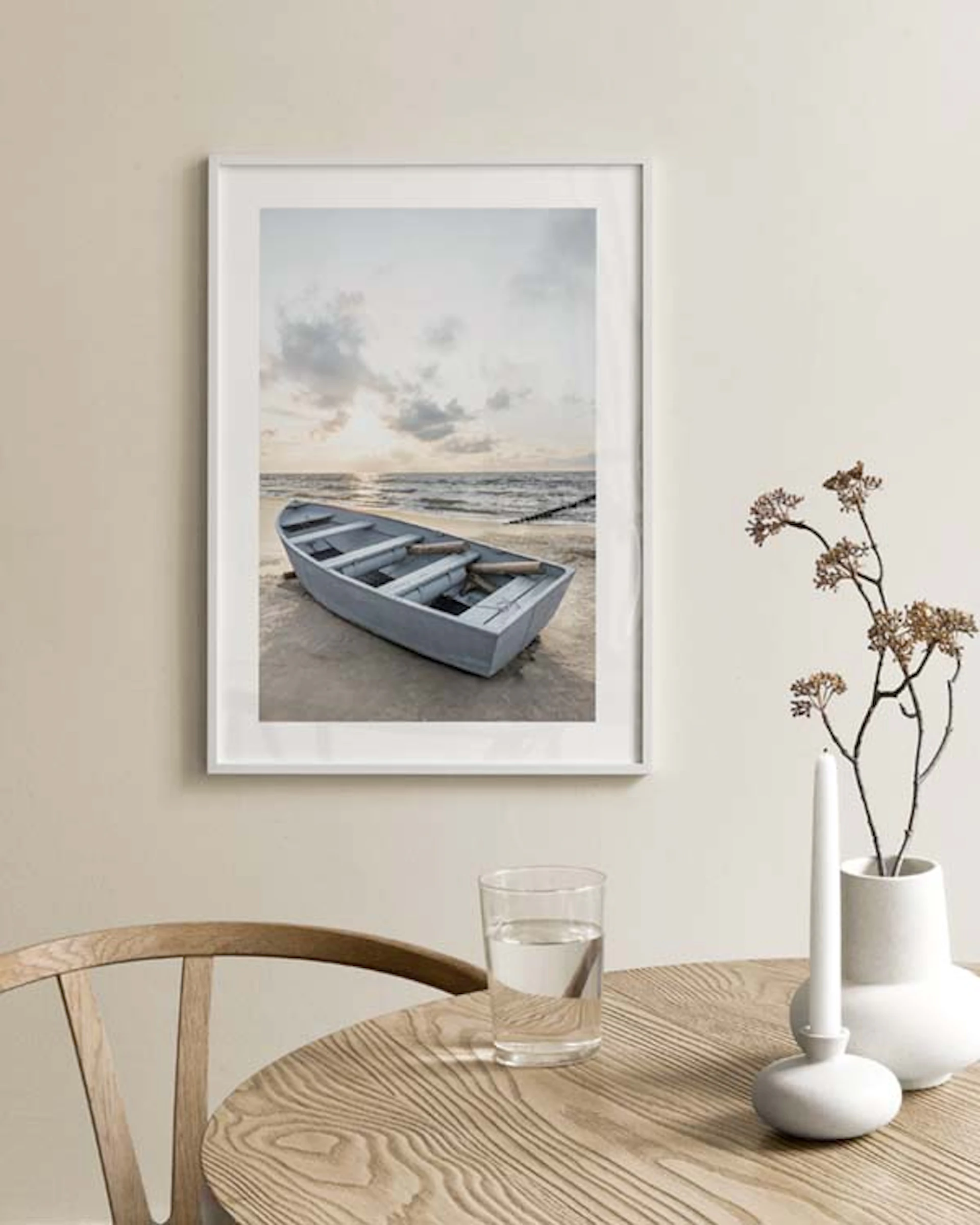 Fishing Boat Poster - Fiskebåt på stranden - desenio.se