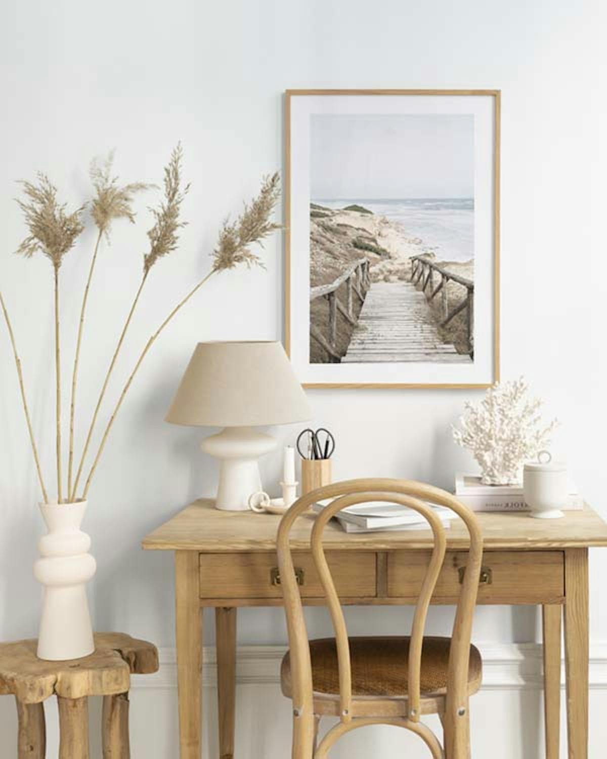 Hamptons Beach Boardwalk Poster - Paseo marítimo en la playa - desenio.es