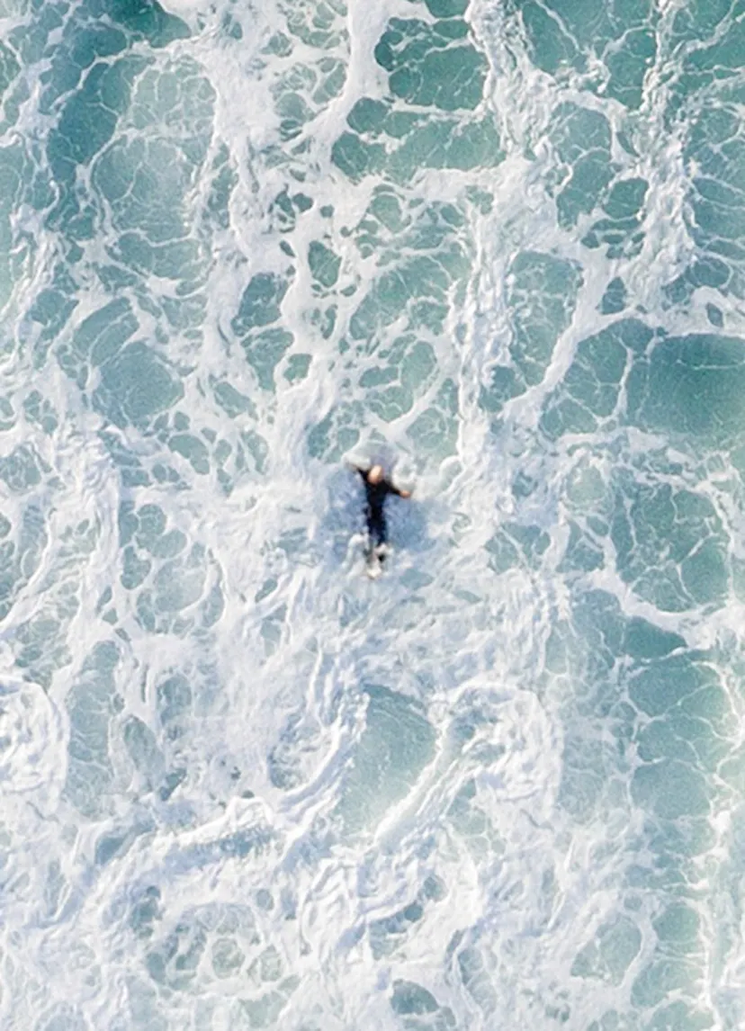 Surfers Wave Poster - Turkost hav - desenio.se