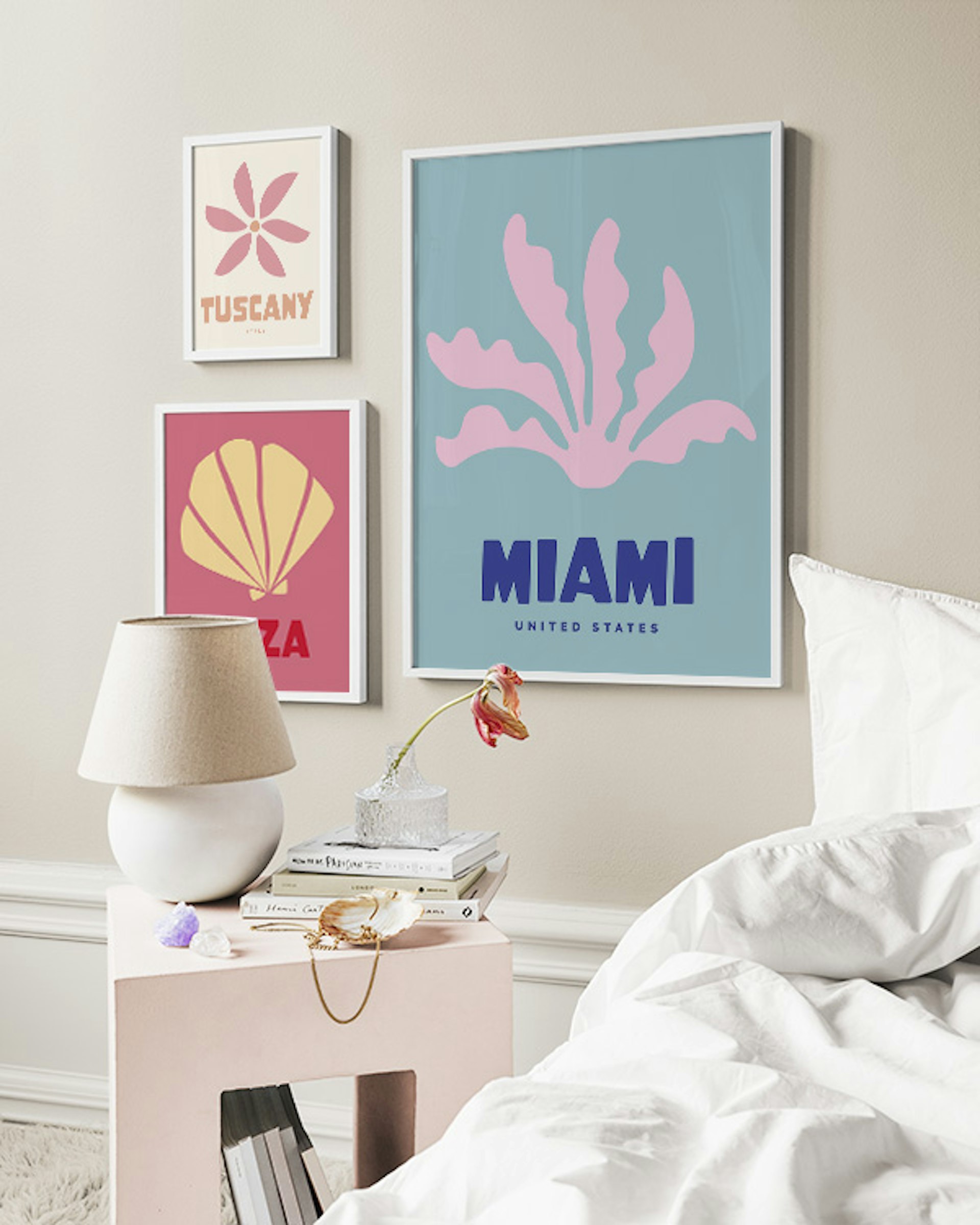 Bedroom inspiration | Posters and art prints in picture walls and collages