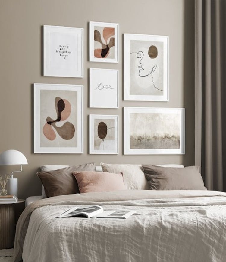Billedvæg i soveværelse. Indretning og plakater til soveværelset
